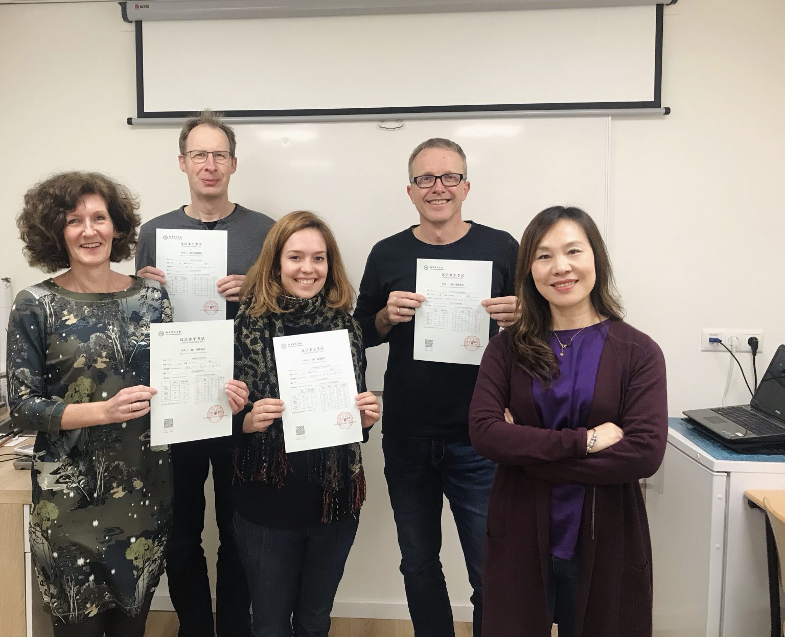 Studenten behalen HSK – diploma | HanHe Chinees Onderwijscentrum